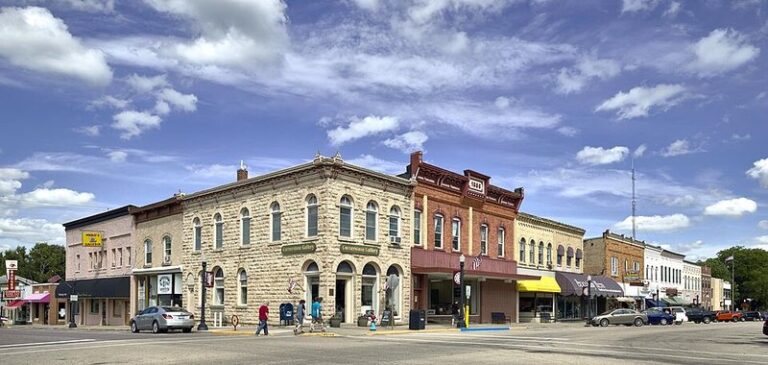 This Wisconsin Town Near Rolling Countryside Pairs Holiday Markets ...