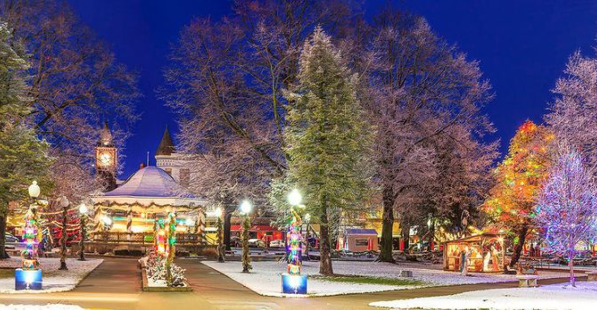15 Iowa small towns I passed while holiday lights were going up and ...