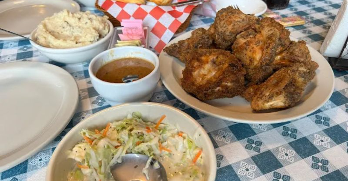 9 Indiana Holiday Buffets Where Christmas Comfort Food Takes Center Stage