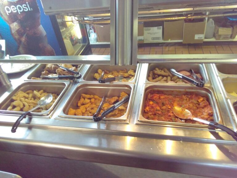 12 Missouri holiday buffets that still go big for the Christmas season