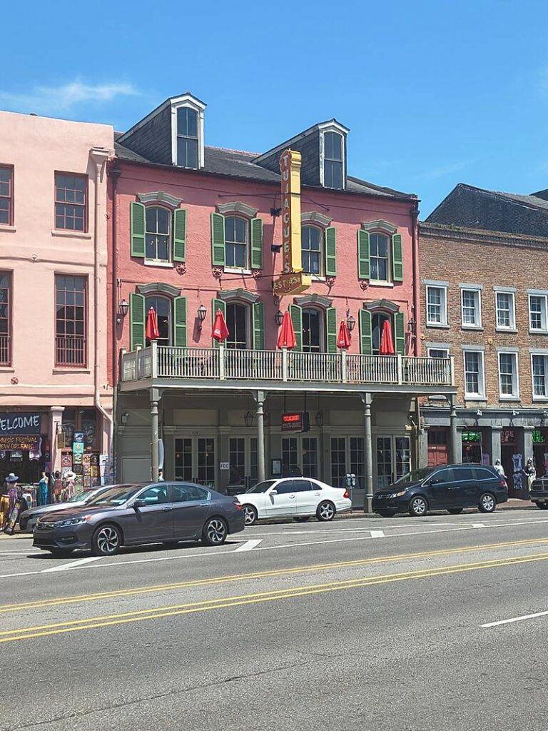 French restaurants in Louisiana known for réveillon-style Christmas dinners