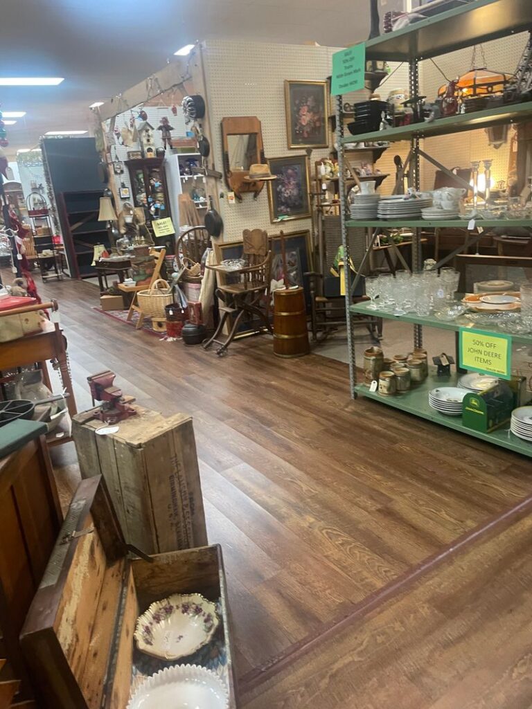 9 Massive Flea Markets in Alabama That Reward Anyone Who Takes Their Time