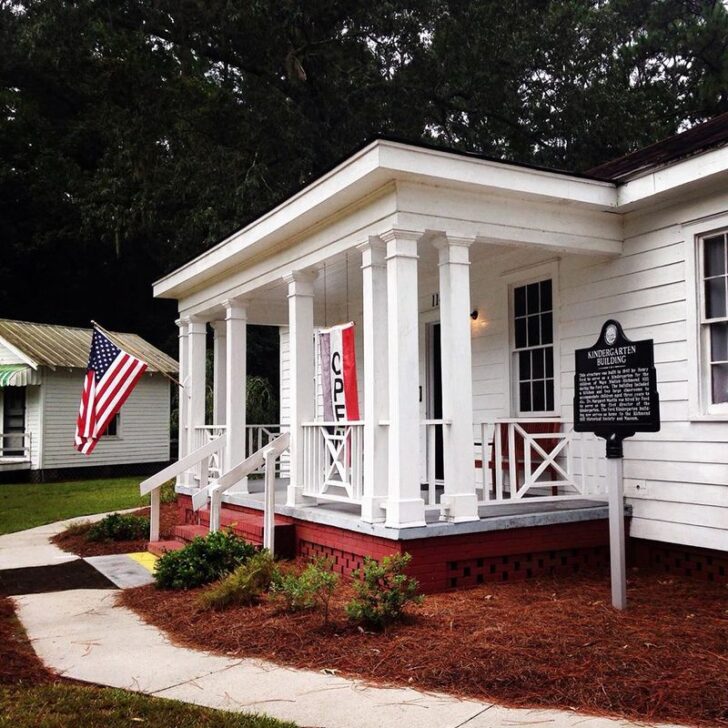 Georgia’s Riverside Town Near Savannah Offers Mild Weather, Festive ...