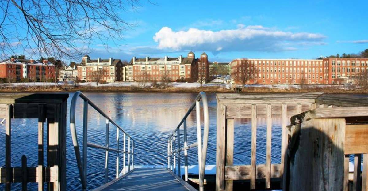 New Hampshire has a compact town where candlelight tours, historic ...