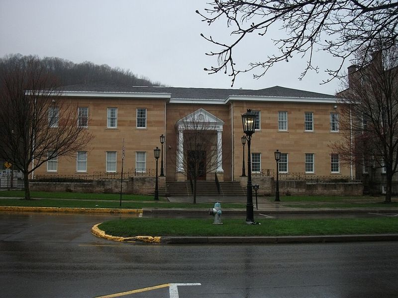 Pennsylvania has a riverside town where seasonal lights, historic inns ...