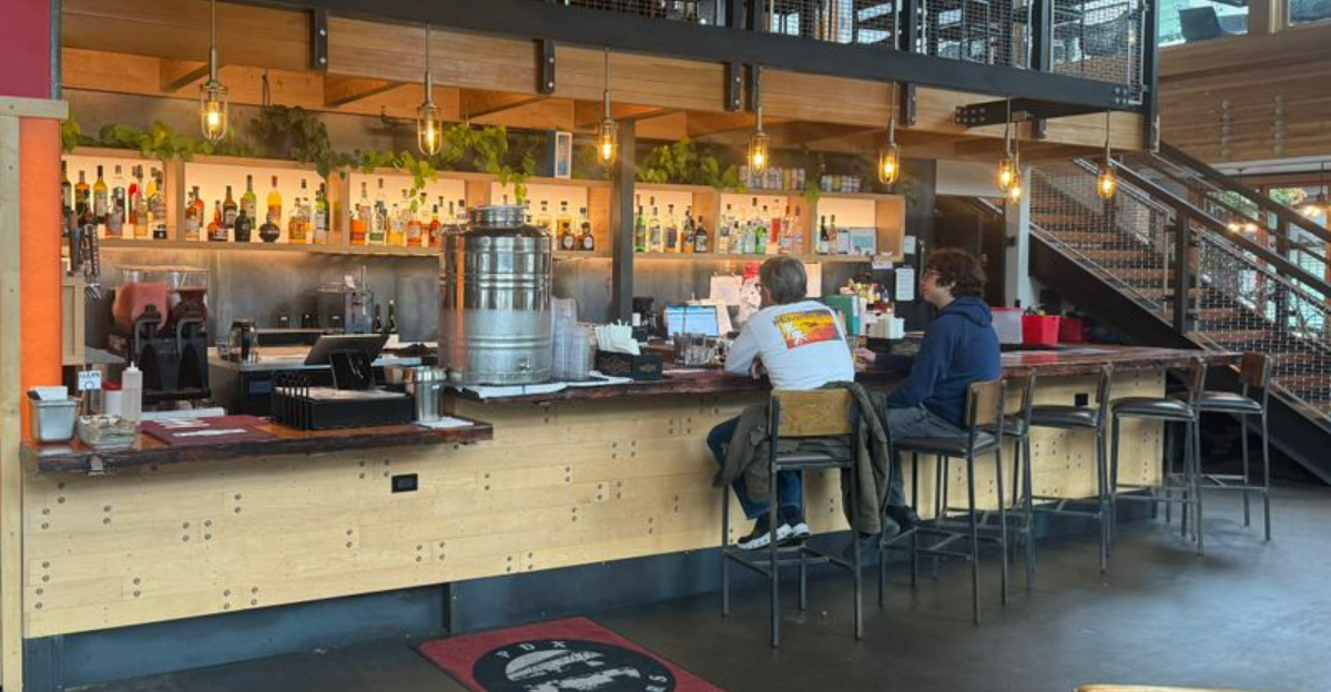 These 13 Oregon burger joints still serve griddled burgers without ...