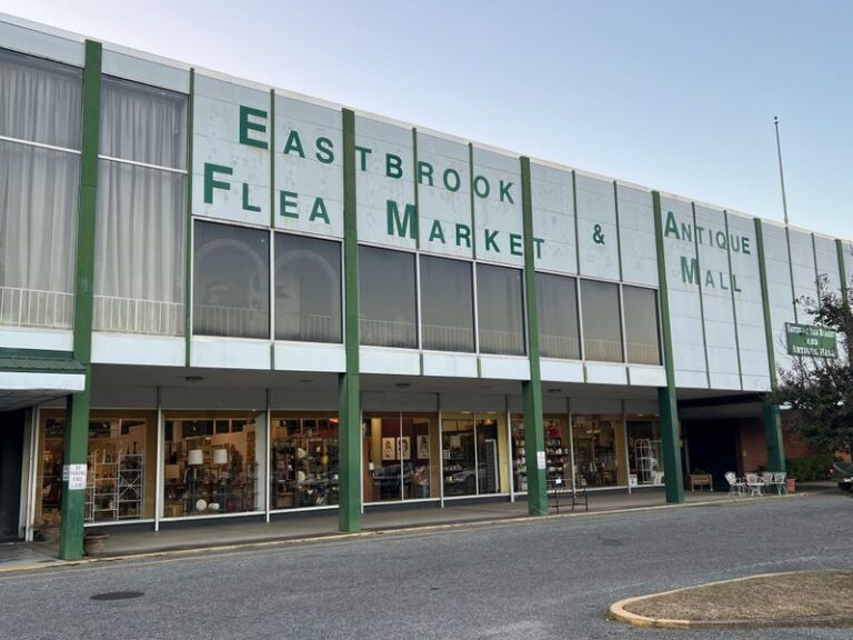 9 Massive Flea Markets in Alabama That Reward Anyone Who Takes Their Time