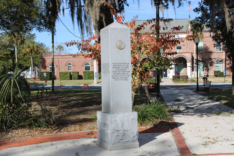 A 32-mile bike trail in Florida follows an old railroad through four ...
