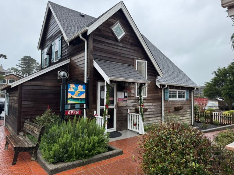 People drive across Oregon just to sit down at this beloved breakfast café