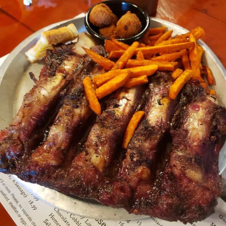 People happily drive out of the way for the BBQ ribs at this Florida ...
