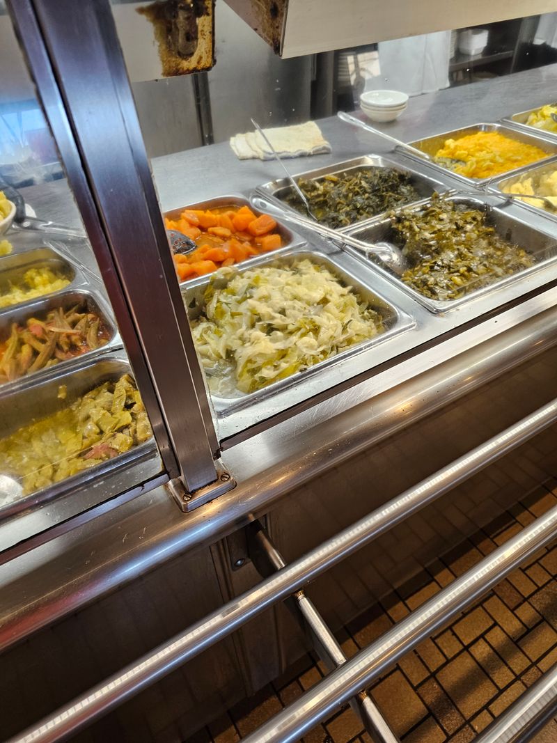 The buffet at this Alabama spot keeps people coming back, no matter the ...