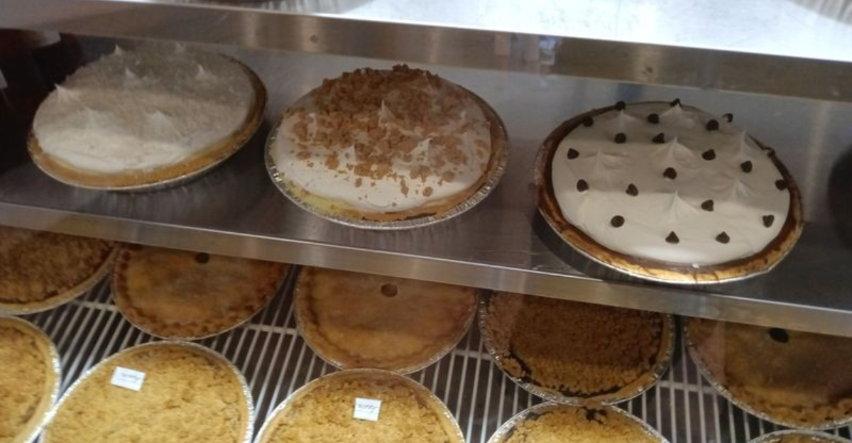 This Amish restaurant in Georgia serves some of the best homemade pies ...
