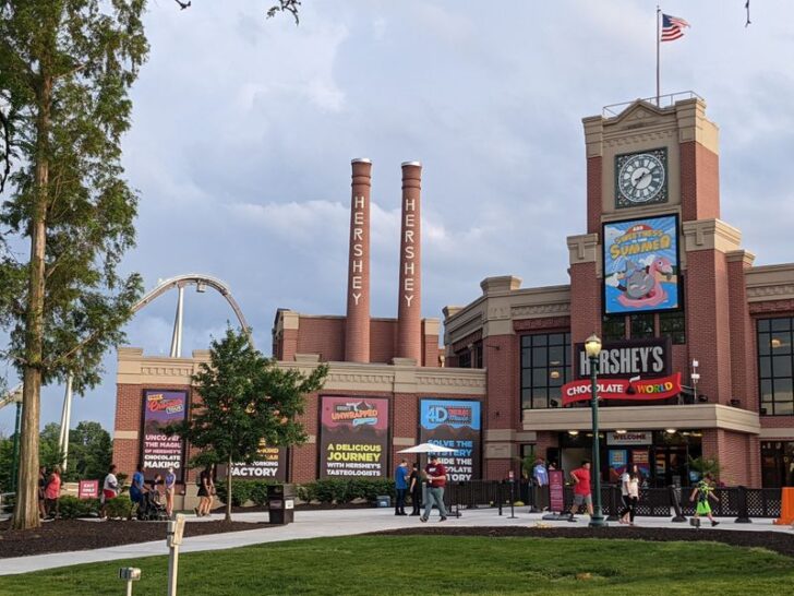 This Pennsylvania town smells like chocolate and even its street lamps ...