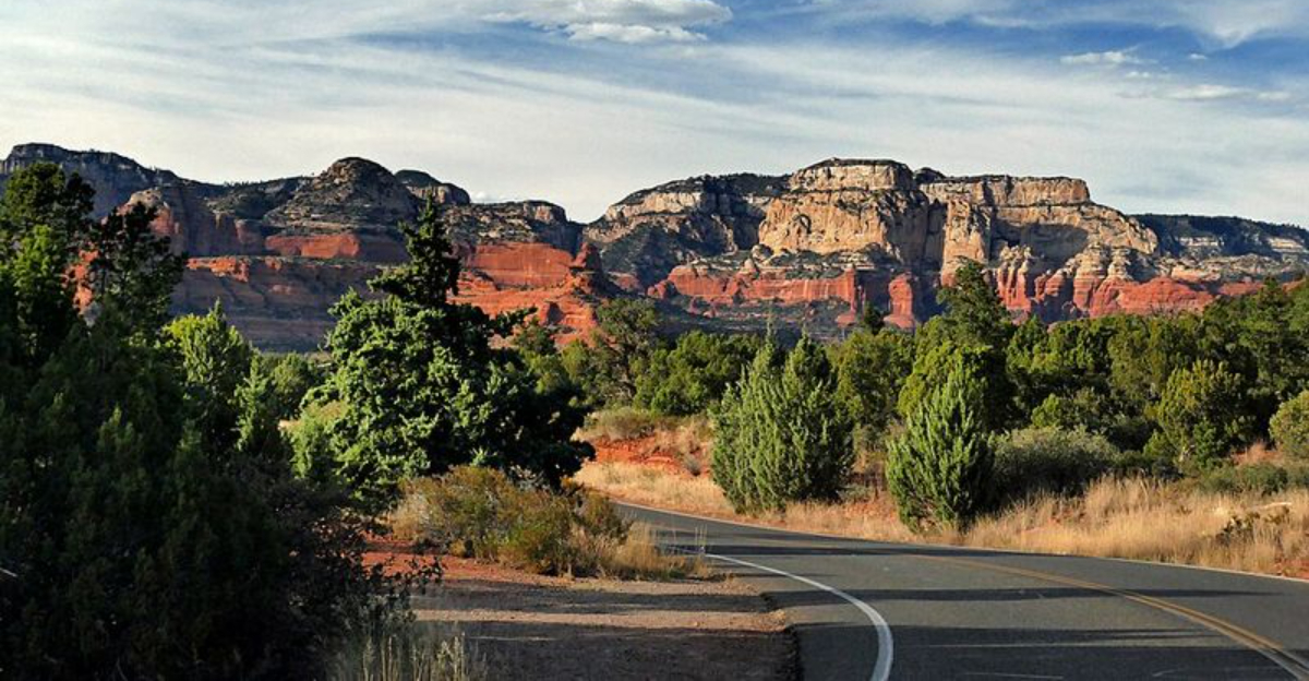 This short 7-mile Arizona drive rewards travelers with canyon and red ...