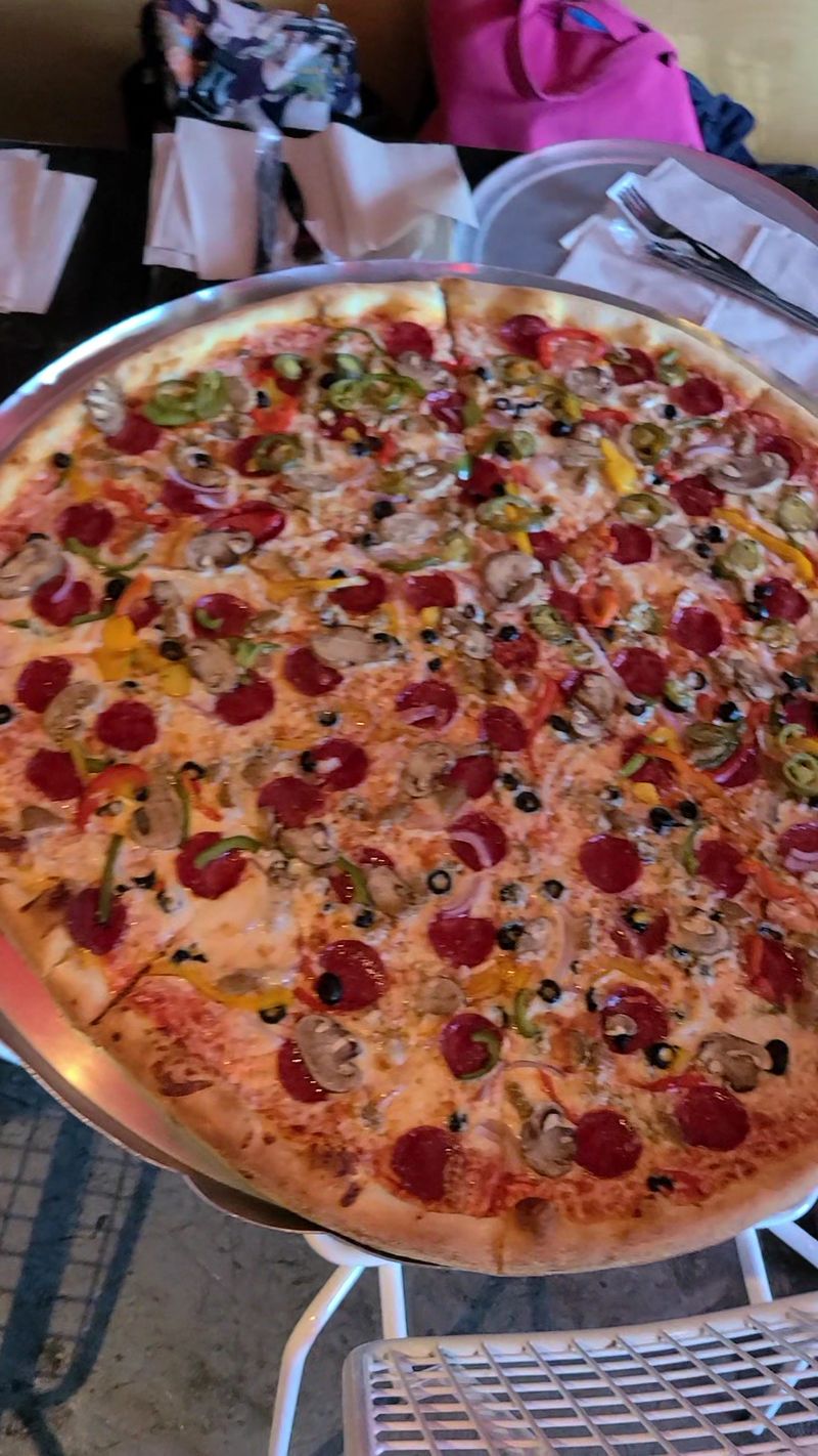 10 Texas pizza counters where the slices are huge and the napkin never ...