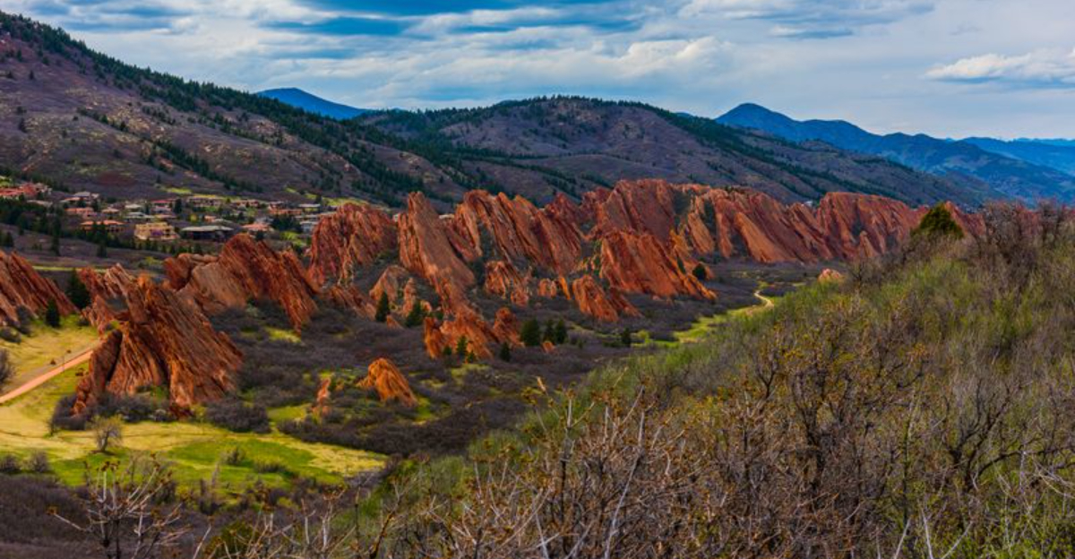 This Colorado state park feels almost unreal, with towering red rock ...