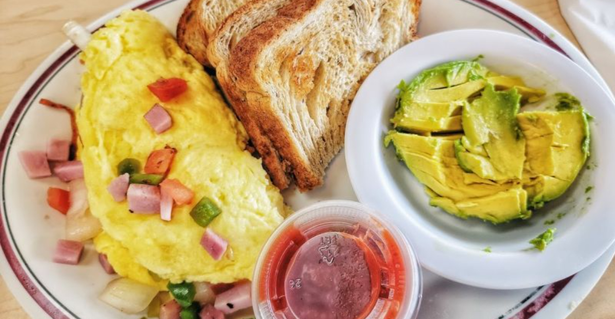 This Cozy North Carolina Diner Is A Beach-Town Favorite For Big Breakfasts