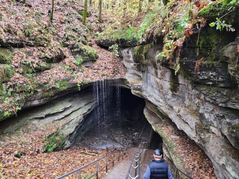 This Kentucky Cave Lets You Walk Through the World's Longest ...