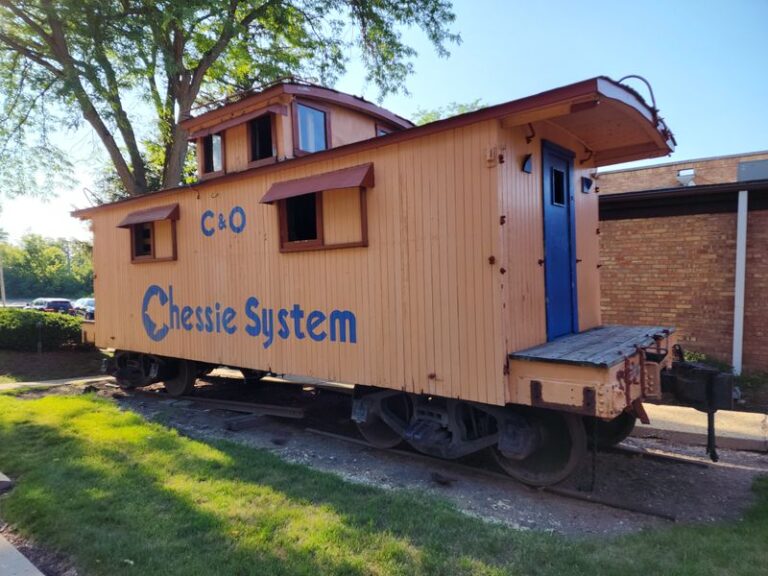 This restaurant in Illinois turns a vintage train car into a ...