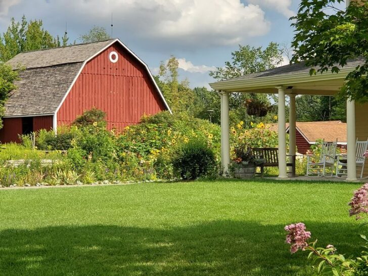 11 Michigan Botanical Gardens Perfect For Summer Blooms And Peaceful Walks
