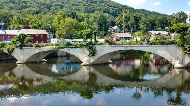 Massachusetts River Towns Offer Beautiful Cozy Atmosphere