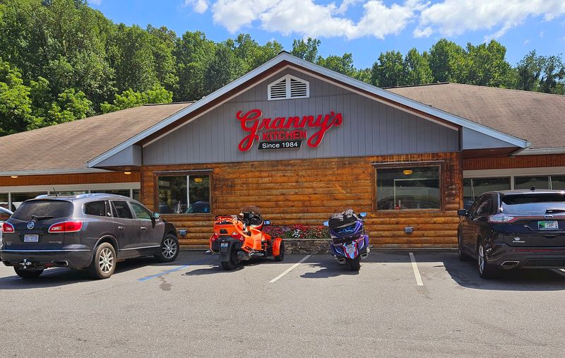This North Carolina Buffet Serves the Kind of Fall Comfort Food ...